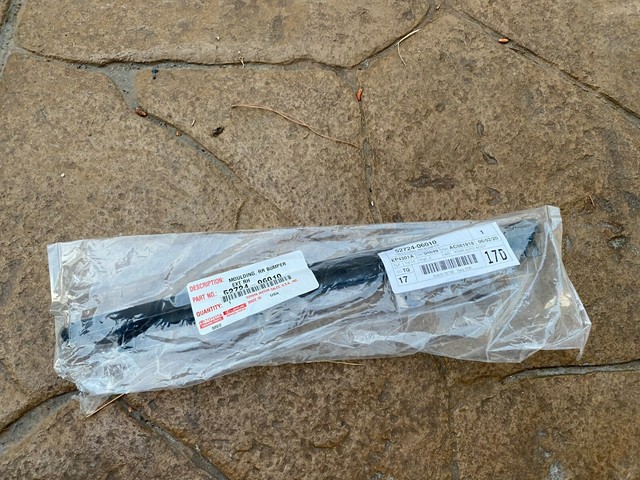 Genuine OEM 2018 Toyota Camry Lower Molding 52724-06010 Left Side for ...