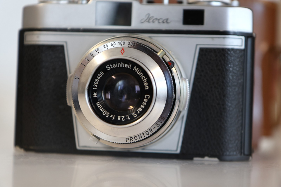 Lot of 3: 1950-70s 35mm Film Cameras w/Lenses [Praktica, Voigtlander ...