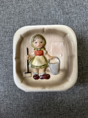 Napco Girl Cleaning with mop and Bucket Planter A5121 | eBay