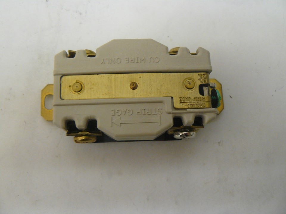 Hubbell HBL2310 twist lock receptacle 20A 125vac or dc 2 pole 3 wire ...