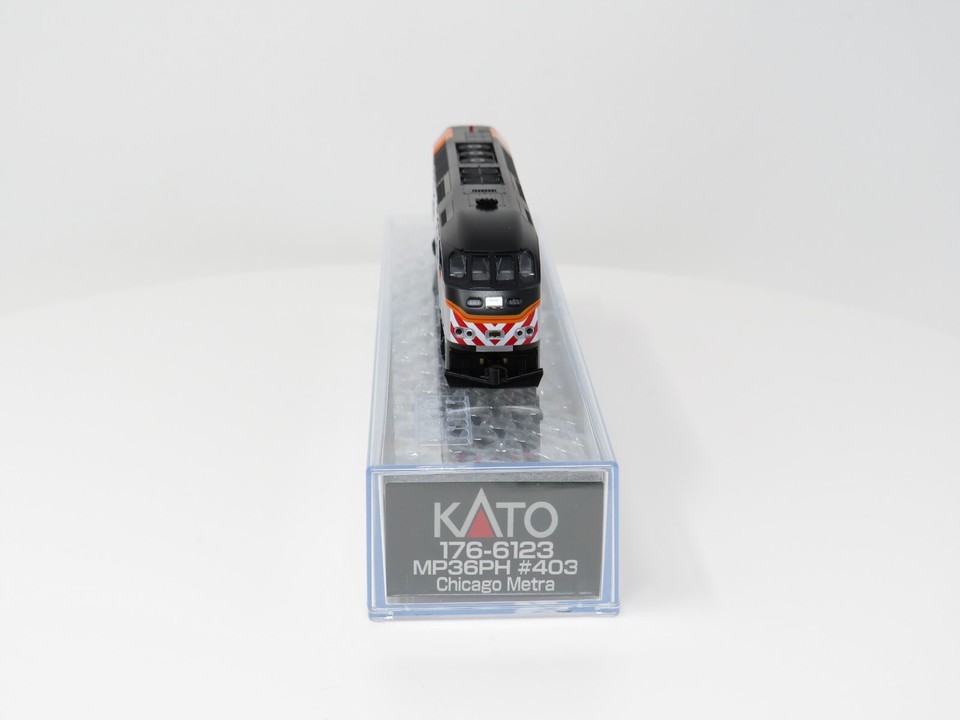 Kato N 176-6123 Chicago Metra MP36PH Diesel Locomotive Commuter ...