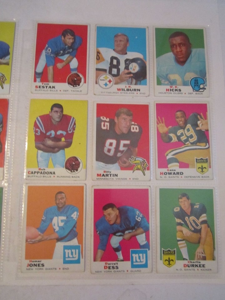 (18) 1969 TOPPS FOOTBALL CARDS - SEE ASSORTMENT-MOSTLY VERY GOOD TO VG ...