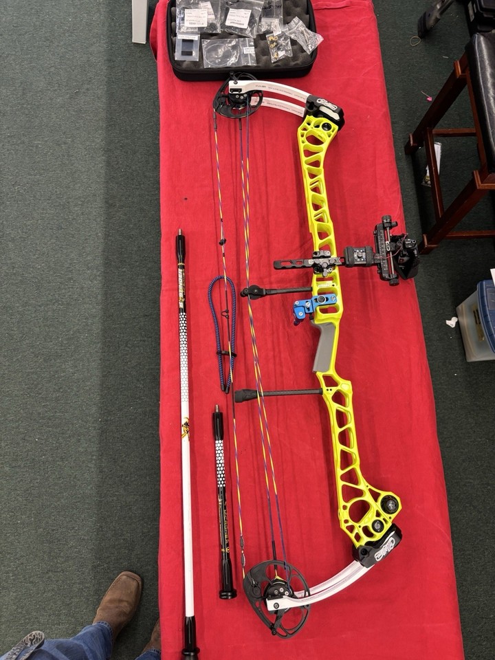 Mathews TRX 40 70LB 28. DL CBE Vertix Sight W/ Light, Stabilizers Extra ...