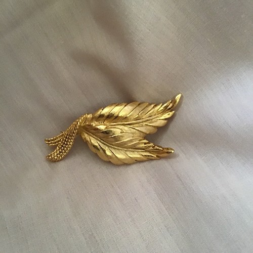 Vintage Gold Tone Double Leaf Monet Pin/ Brooch Leave… - Gem