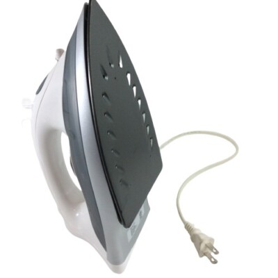 Intertek 1200W Teflon Corded Steam Iron Model T-6003 EUC | eBay