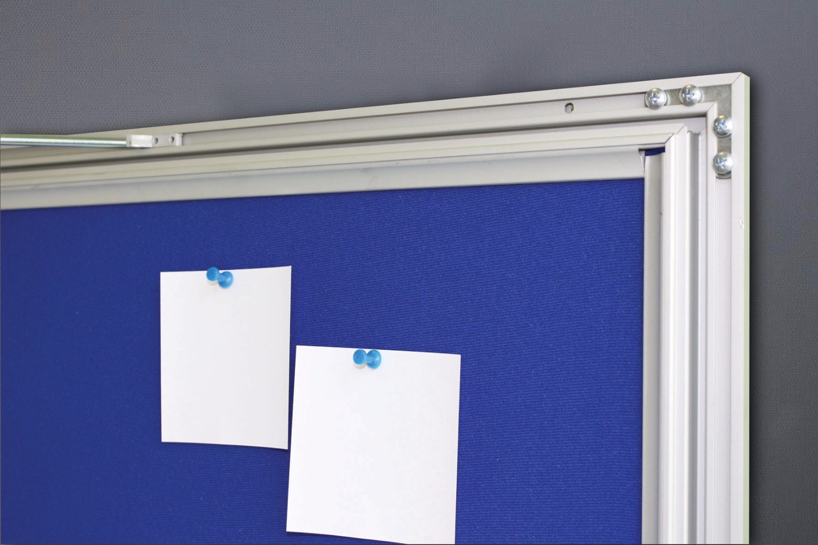 Outdoor Aluminium Premium Lockable Felt Display Cases Secure Waterproof ...