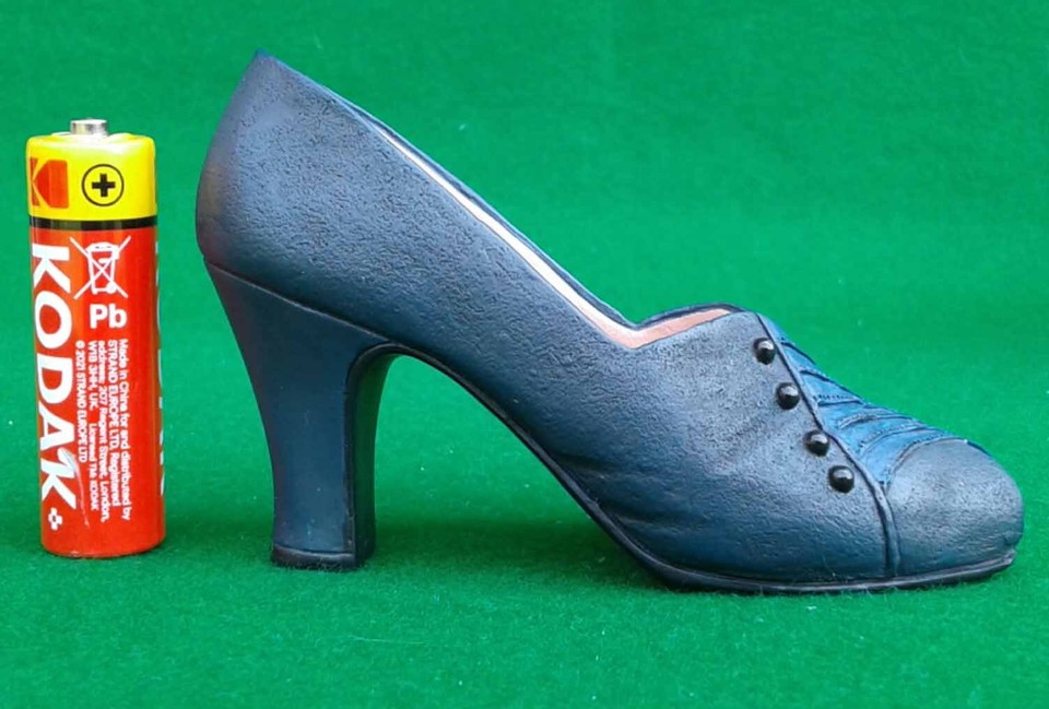JUST THE RIGHT SHOE by RAINE - SELECTION OF COLLECTABLE MINIATURE ...