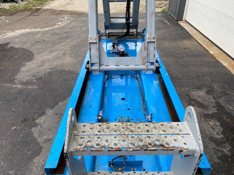 2014 Genie GS-3232 Self Propelled 32’ Electric Scissor Lift with ...