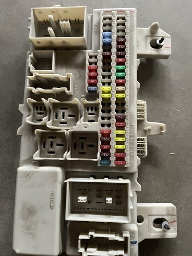 2004-2009 Mazda 3 BCM Body Control Module Junction Fuse Box BN8D 66730 ...