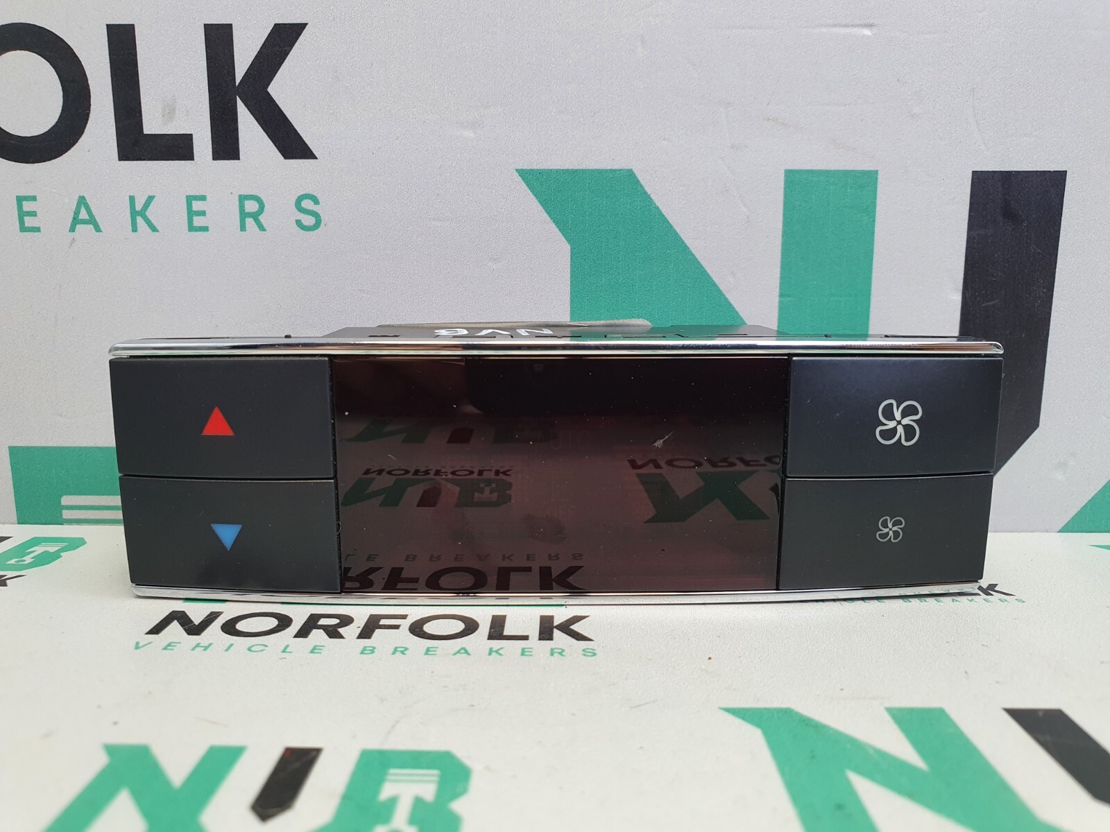 Mercedes E Class W212 Rear Climate Control Panel A2048303290 C2D5 18/8 ...