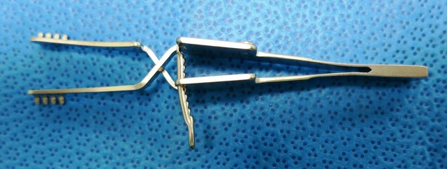 Jarit 205-111 Cross Action Retractors Spread Blunt PRONGS for sale ...