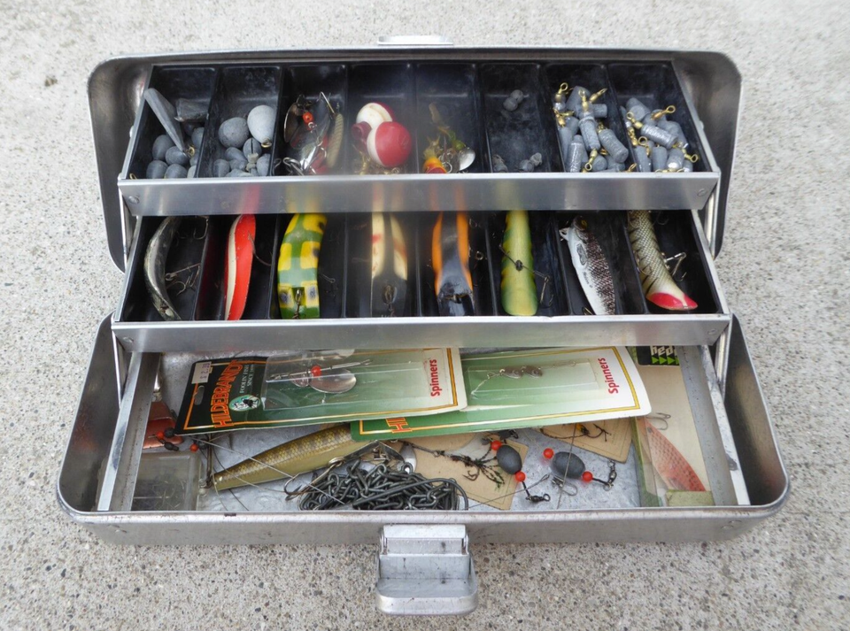 Vintage UMCO Aluminum Fishing Tackle Box 31 Made USA 2 Shelves full | eBay