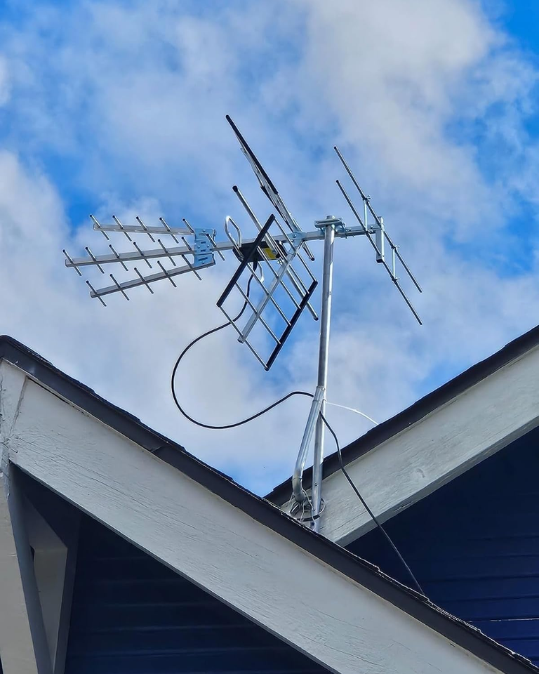 Outdoor TV Antenna, Long Range Digital OTA Antenna for 4K 1080P VHF UHF ...