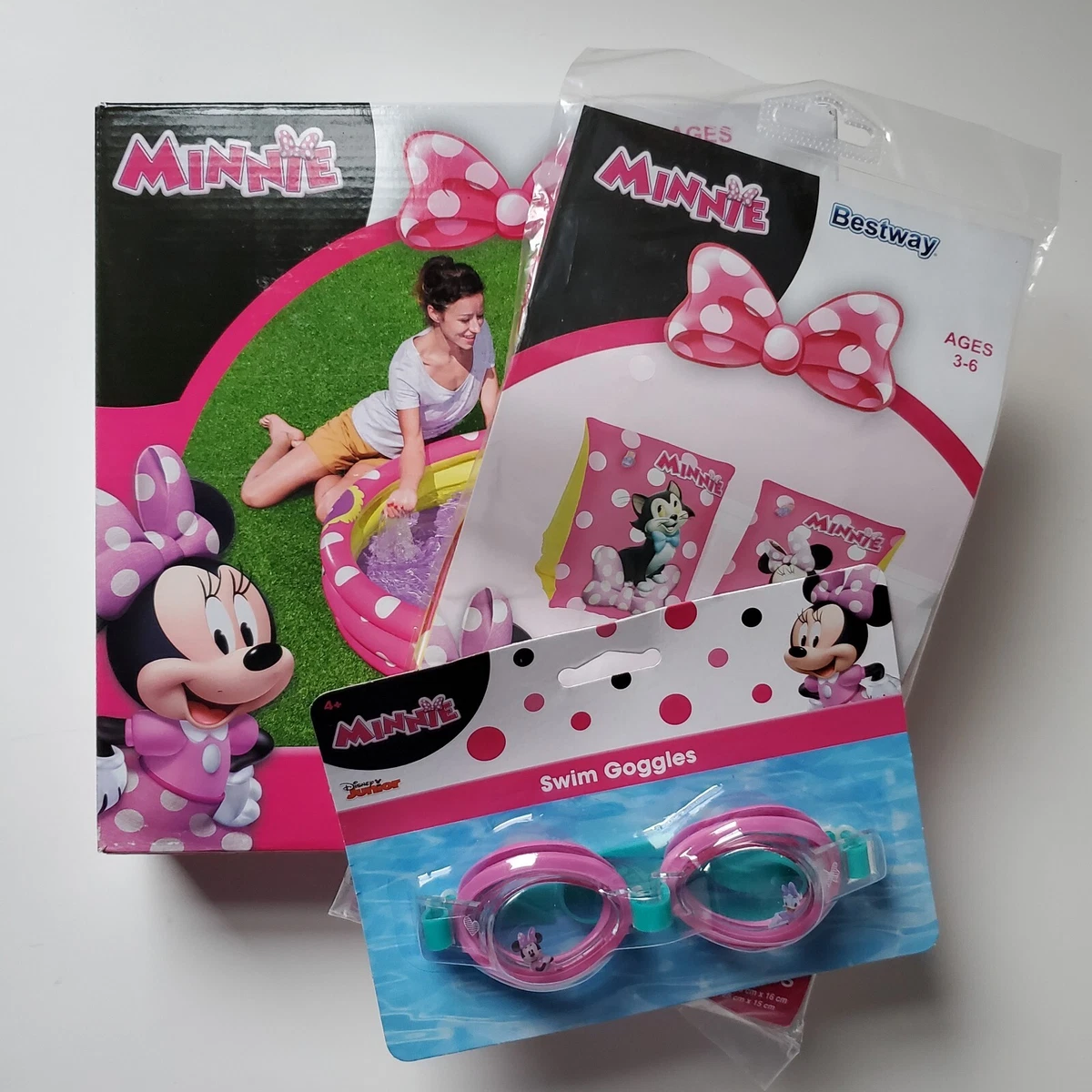 Minnie Mouse Swimming