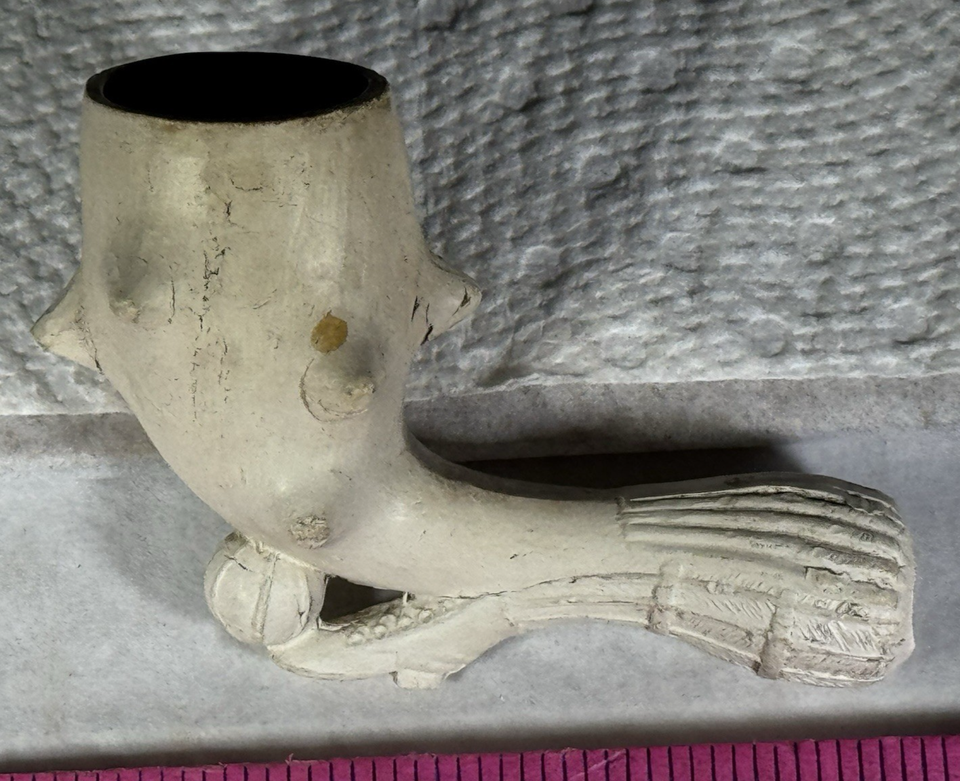 ANTIQUE VICTORIAN CLAY TRADE TAVERN FIGURAL PIPE FOOTBALL PLAYER LEG ...