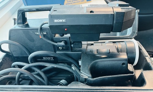 Sony Trinicon HVC-2200 Video Camera w/HVF-2000 Viewfinder And Hard Case ...