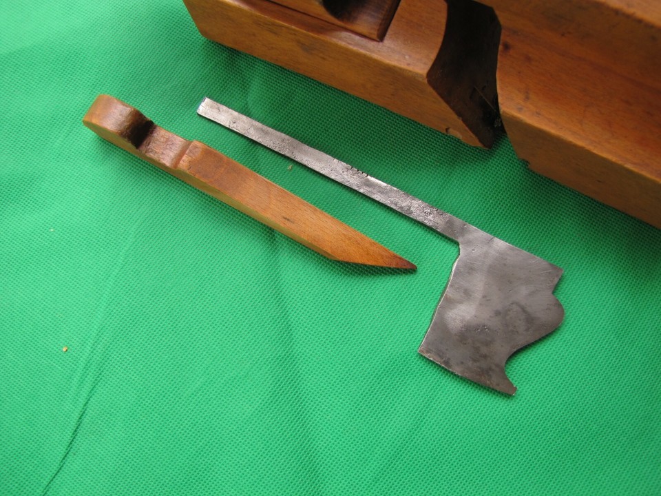 Antique D.R. Barton Rochester Wood Plane with Complex Moulding 2 1/2 ...