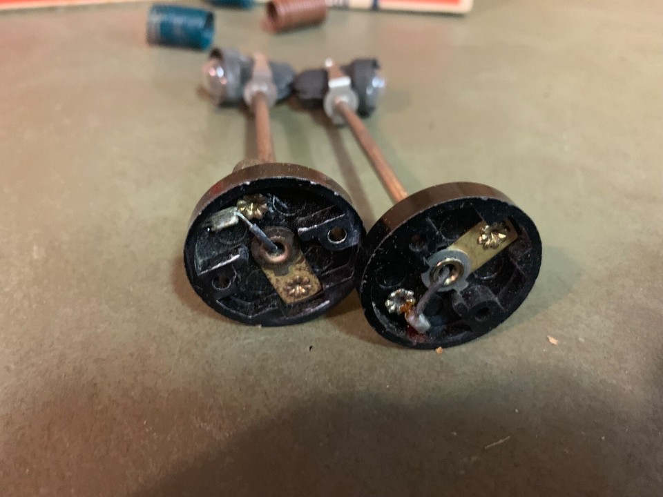 Lionel Postwar - 70 Lamp Post OB Lot of 2 | eBay