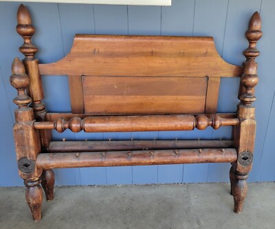 1800-1899 - Antique Rope Bed