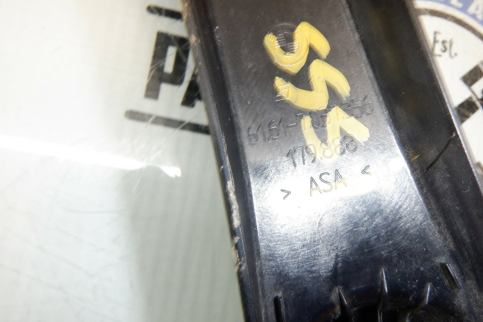 2008 BMW E60 535i FRONT LEFT WINDSHIELD WIPER ARM COVER CAP OEM USED ...