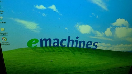 {eMachines} [EL1358G-51W] 640GB SATA HDD with the Windows XP Home X86 ...
