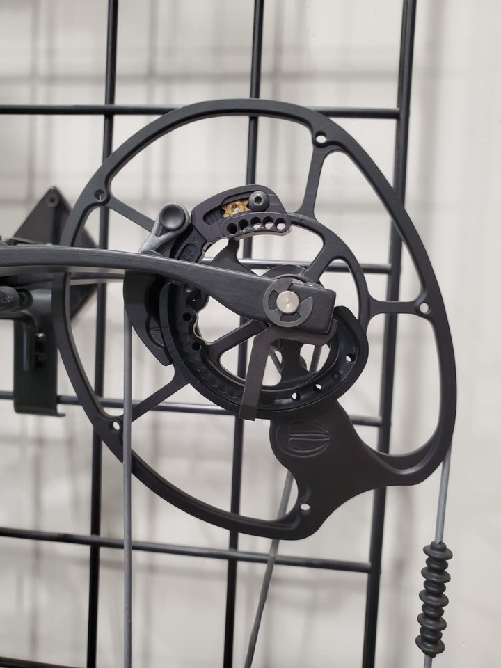 Elite Archery Carbon Era Bow Right Hand 70lb Sienna Brown | eBay