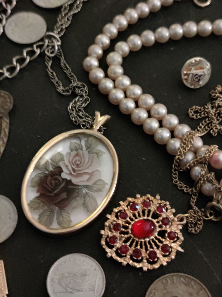 HUGE VINTAGE - MODERN JUNK DRAWER - PINS, TRINKETS, RARE ITEMS ...