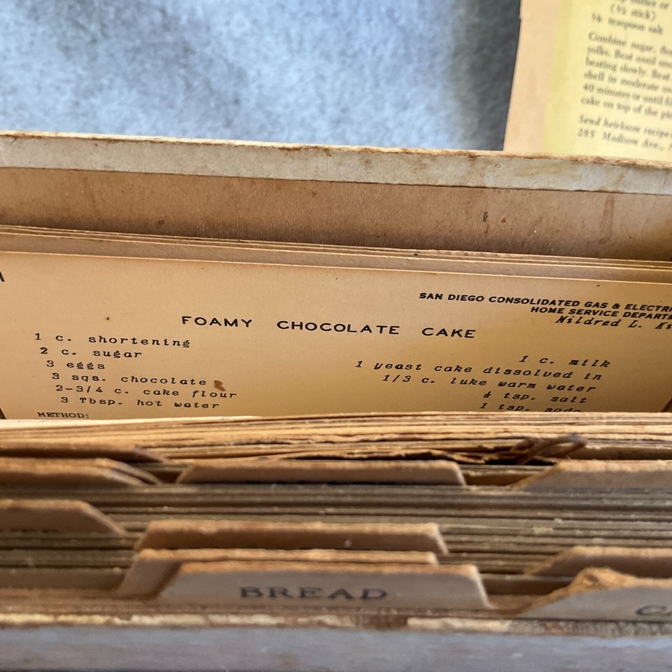 VTG Recipe Box Including Handwritten + Clipped Recipes Index Cards ...