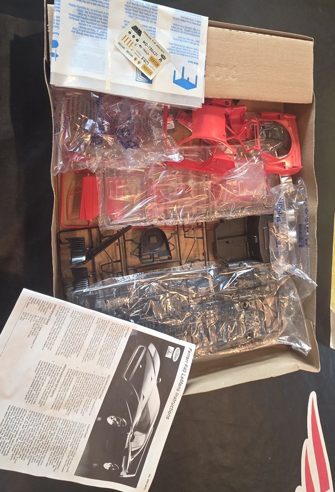 Testors Ferrari F40 Model Kit 1/16 Scale with Sealed Parts | eBay