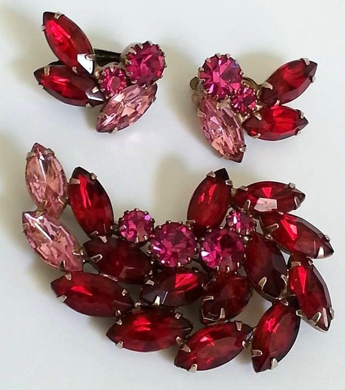 VINTAGE JULIANA DELIZZA ELSTER SET EARRINGS BROOCH RUBY RED RHINESTONES ...
