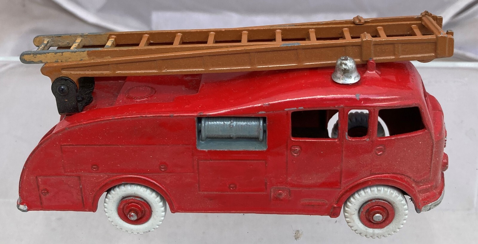 DINKY TOYS 555 COMMER FIRE ENGINE IN REPAINTED CONDITION SEE THE ...