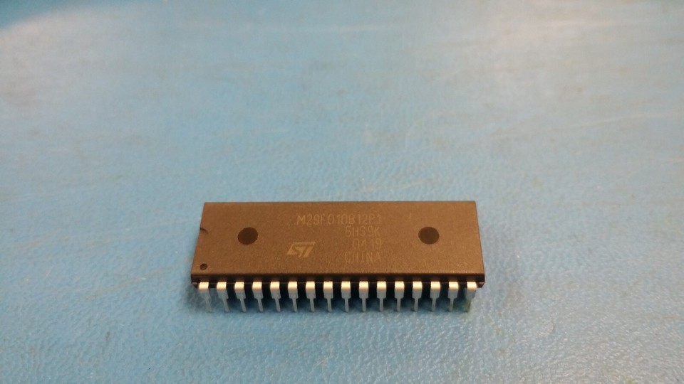 (2 pcs) M29F010B12P1 STMicroelectronics Flash Memory, 128KX8, 120ns ...