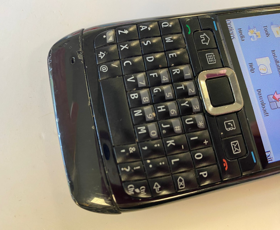 Nokia E71 - Smartphone Mobile (Unlocked) QWERTY Keyboard Original ...