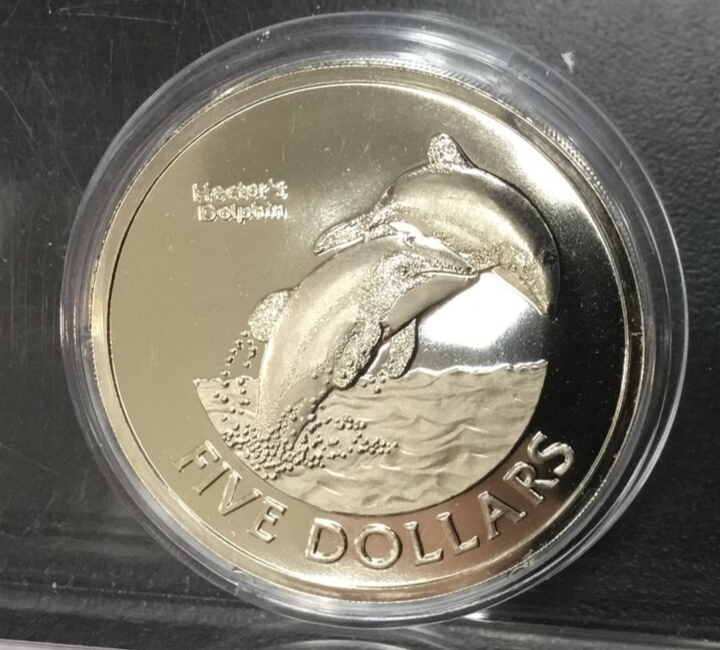 New Zealand - 2002 - Uncirculated 5 Dollars Coin- Hector's Dolphin ...