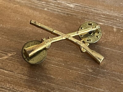 Vintage US Army Infantry Crossed Rifle Badge Metal Pin Pinback ...