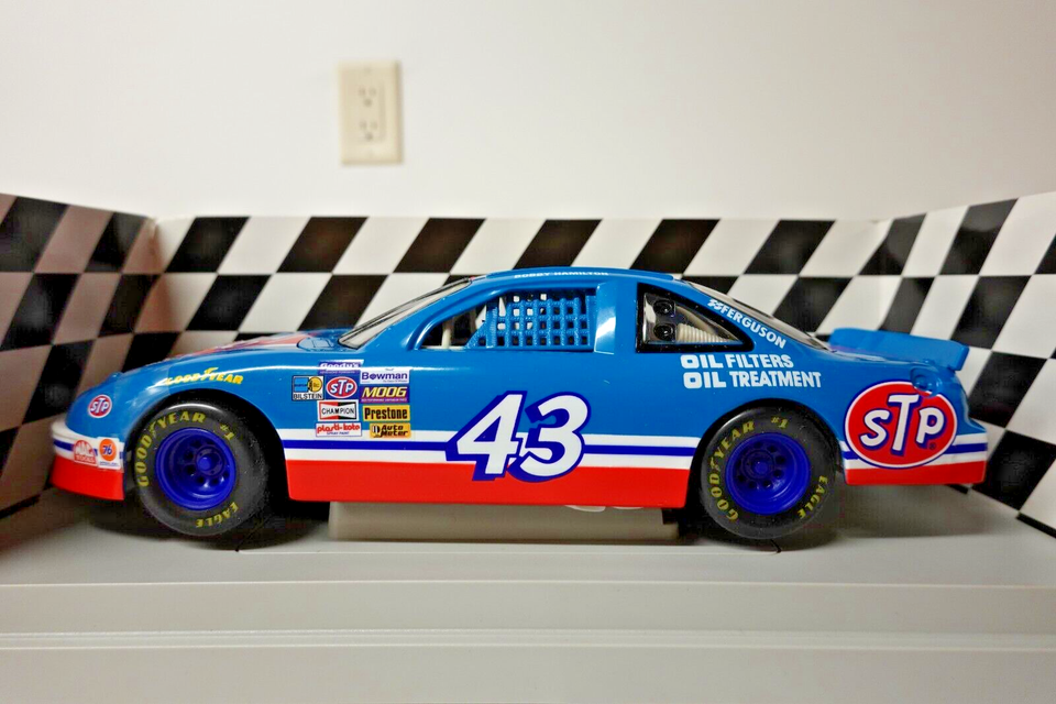 ERTL 7805 RICHARD PETTY STP 25TH ANNIVERSARY AMERICAN MUSCLE 1:18 SCALE ...