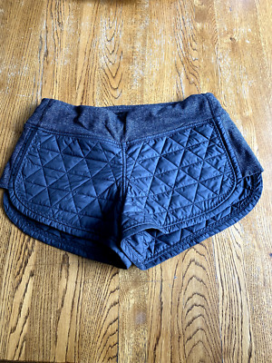 Lululemon Hot Cheeks Shorts Womens Black Quilted Running Short size 6 ...