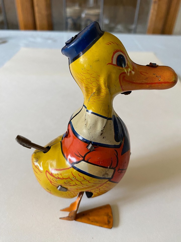 Vintage J CHEIN WALKING WIND UP DUCK TIN TOY, Winds up and waddles ...