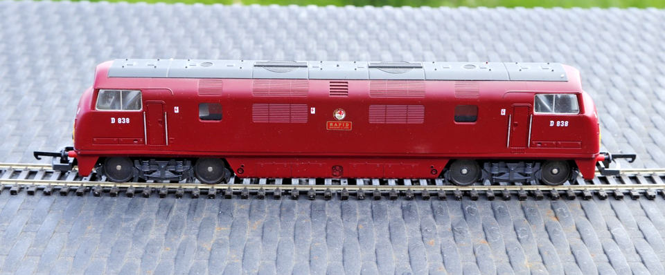 Lima OO Gauge L205128 Class 42 Warship D838 "RAPID" in BR maroon SYP ...