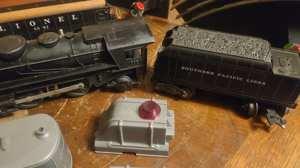 Vintage MARX Mar lines 666 train engine cars lot flyer transformer ...
