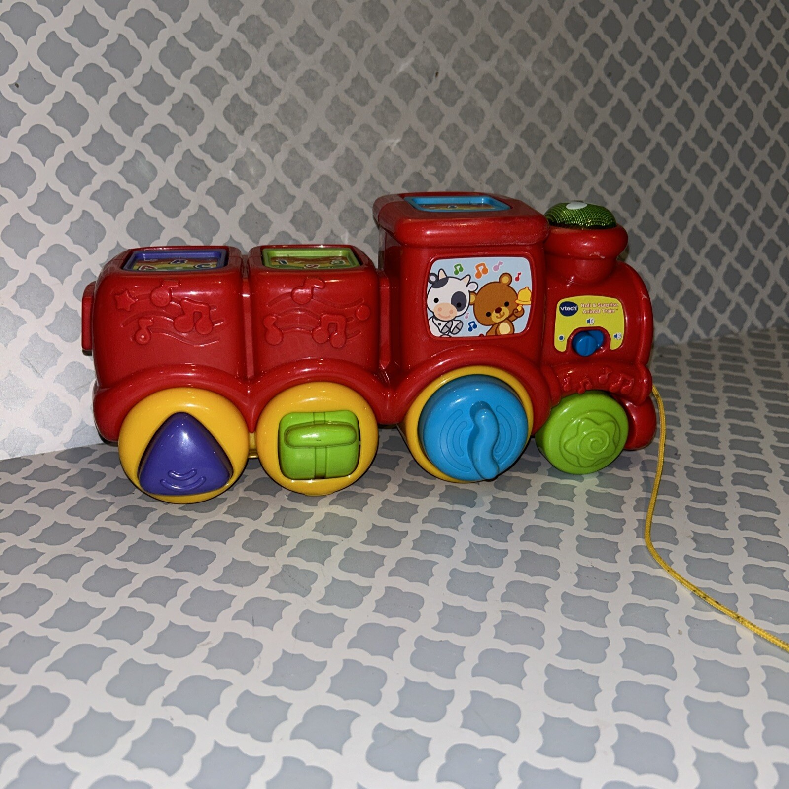 VTech Roll & Surprise Animal Train Music & Lights Pop-Up Activity ...
