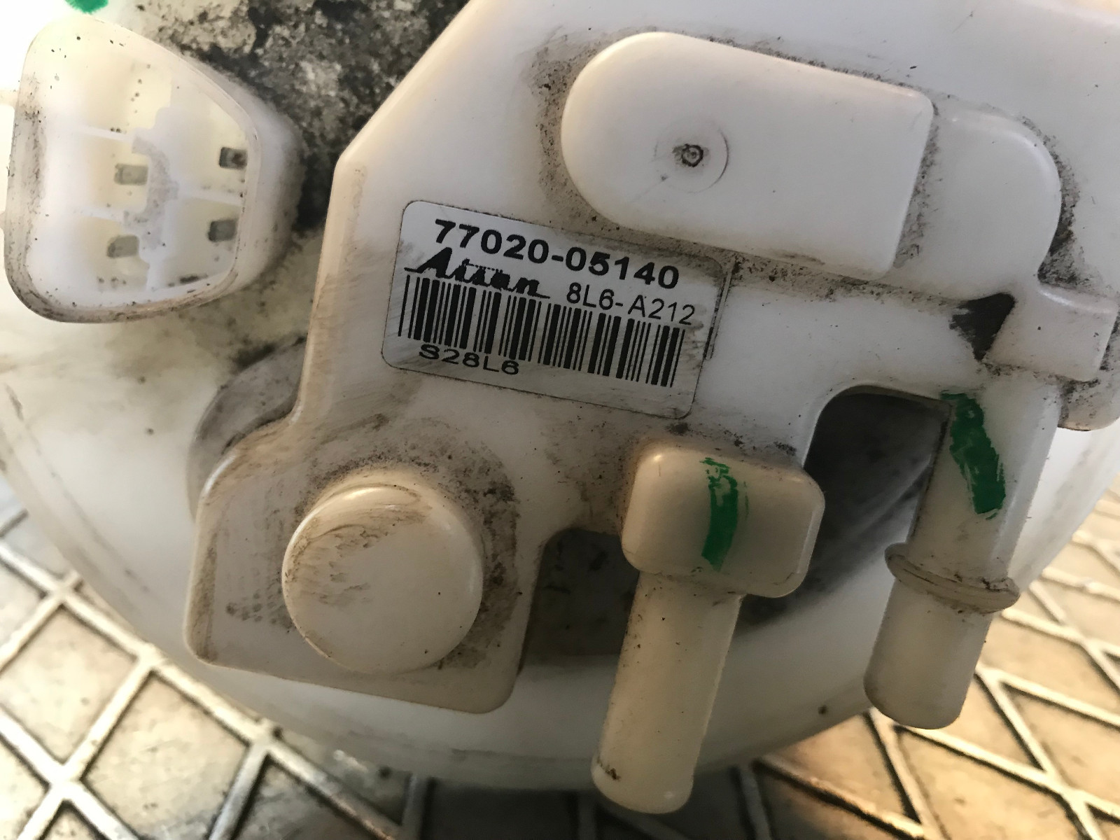 TOYOTA AVENSIS 1.8 PETROL 2011 FUEL PUMP TANK SENDER UNIT 77020-05140 ...