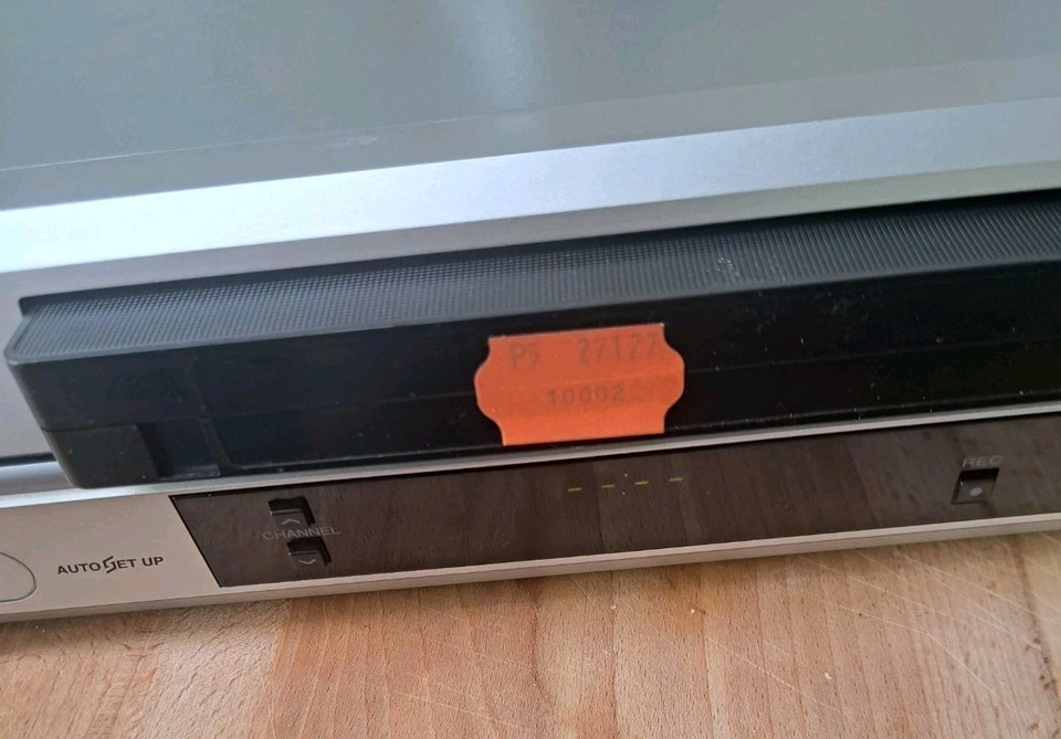 Toshiba V633UK VCR VHS Player Recorder Silver for spares or repairNo ...