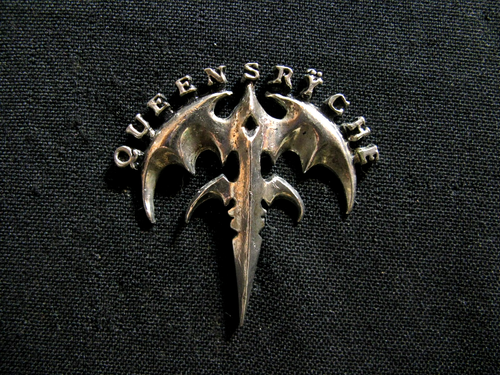 QUEENSRYCHE 1990 OFFICIAL VINTAGE PIN BUTTON BADGE POKER ROX UK IMPORT ...