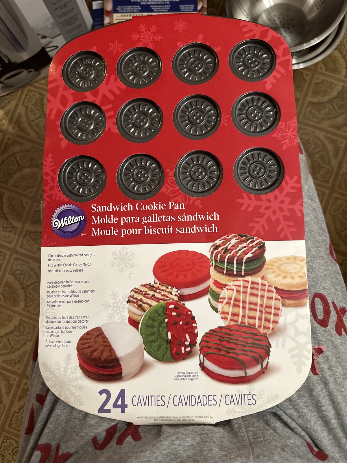 Wilton: 24 COOKIE PAN #2105-6932 NON STICK Christmas Tree, Present ...