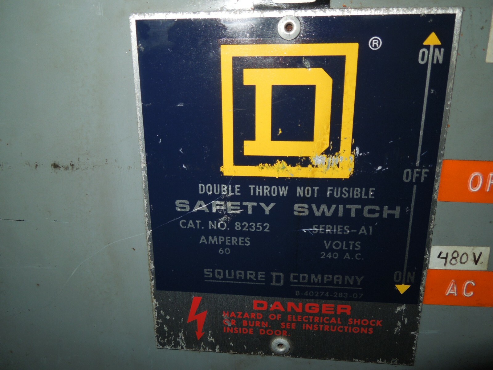 Square D 82352 A1 60A 3P 240VAC Double Throw Non-Fusible Manual Transfer Switch | eBay