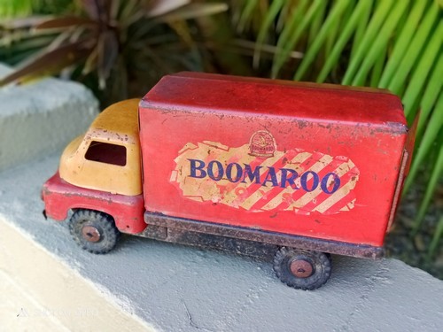 VINTAGE BOOMAROO VAN TIN TOY PRESSED METAL - suit Wyn toy - Tonka ...