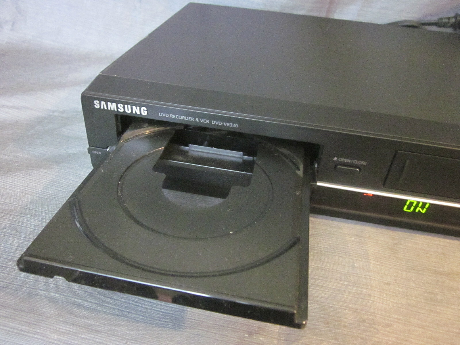 Samsung DVD-VR330 DVD/VCR Recorder Combo Player VHS-DVD NO REMOTE ...