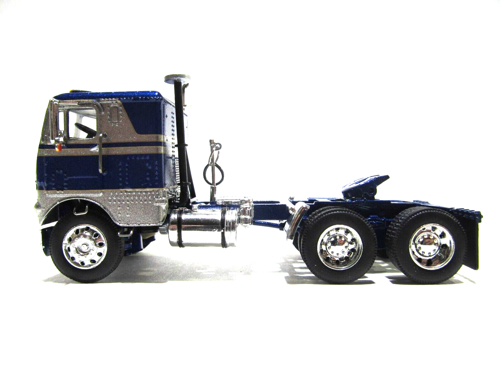 DCP FIRST GEAR 1/64 SCALE FREIGHTLINER CABOVER, BLUE & PETWER WITH GOLD ...