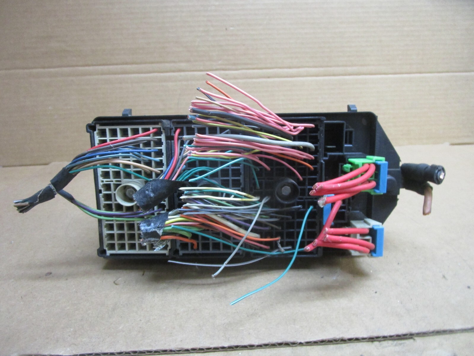 00 01 Pontiac Grand Prix Engine Fuse Box Relay Junction Block Panel ...